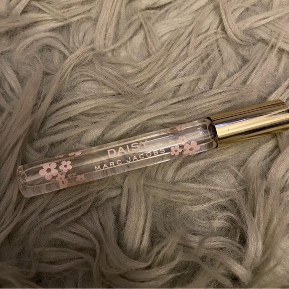 Marc Jacobs | Bath & Body | Marc Jacobs Daisy Rollerball Perfume | Poshmark